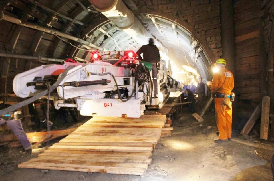Interior de Mina: Técnicos polacos y de YCRT trabajan en la puesta en ...